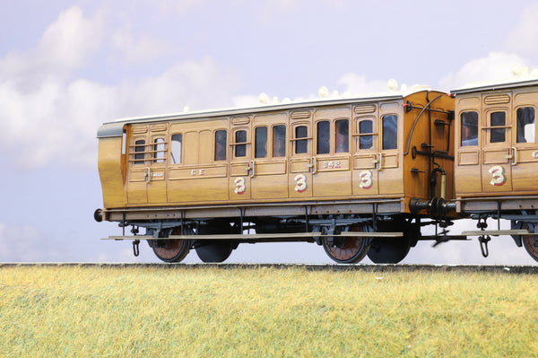 Kit-built Finescale Rake of Three O Gauge GER Four Wheel Coaches - Ellis Clark Trains