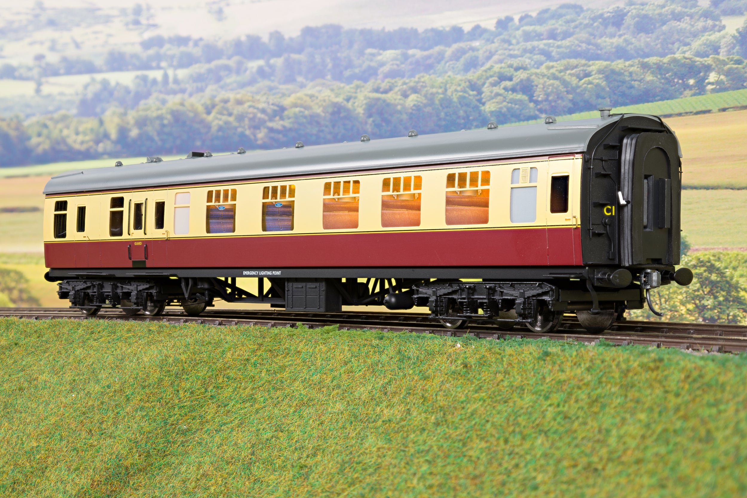 BR Mk1 Mainline Coaches - Ellis Clark Trains