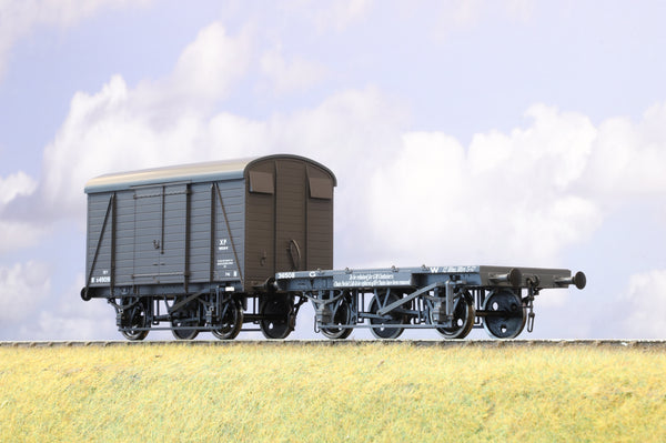 Pair of Dapol Finescale O Gauge Wagons (GWR Conflat & SR 12T Van ...