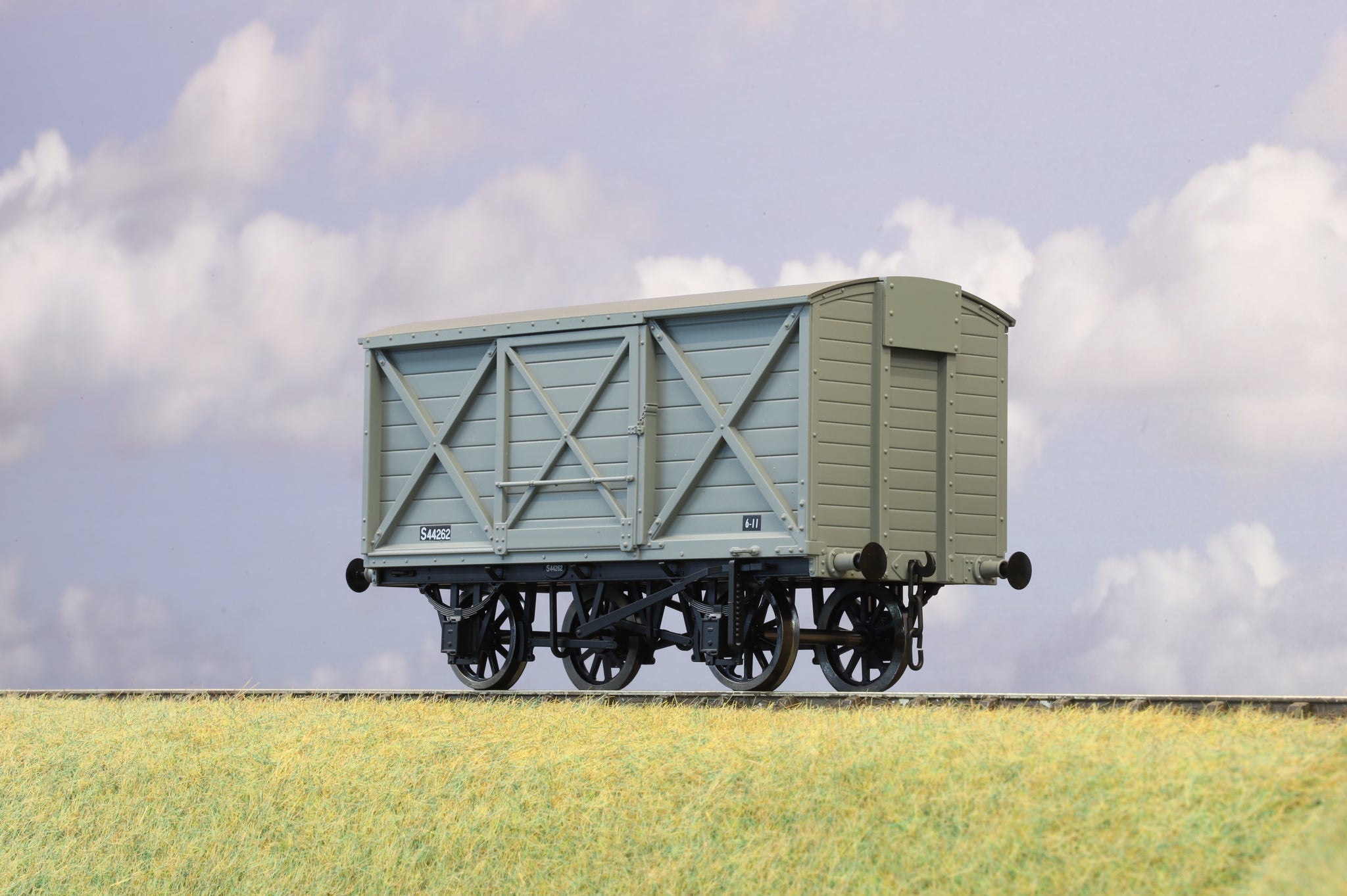 KMRC Exclusive Finescale O Gauge ex-LSWR Diagram 1410 Covered Van, BR ...